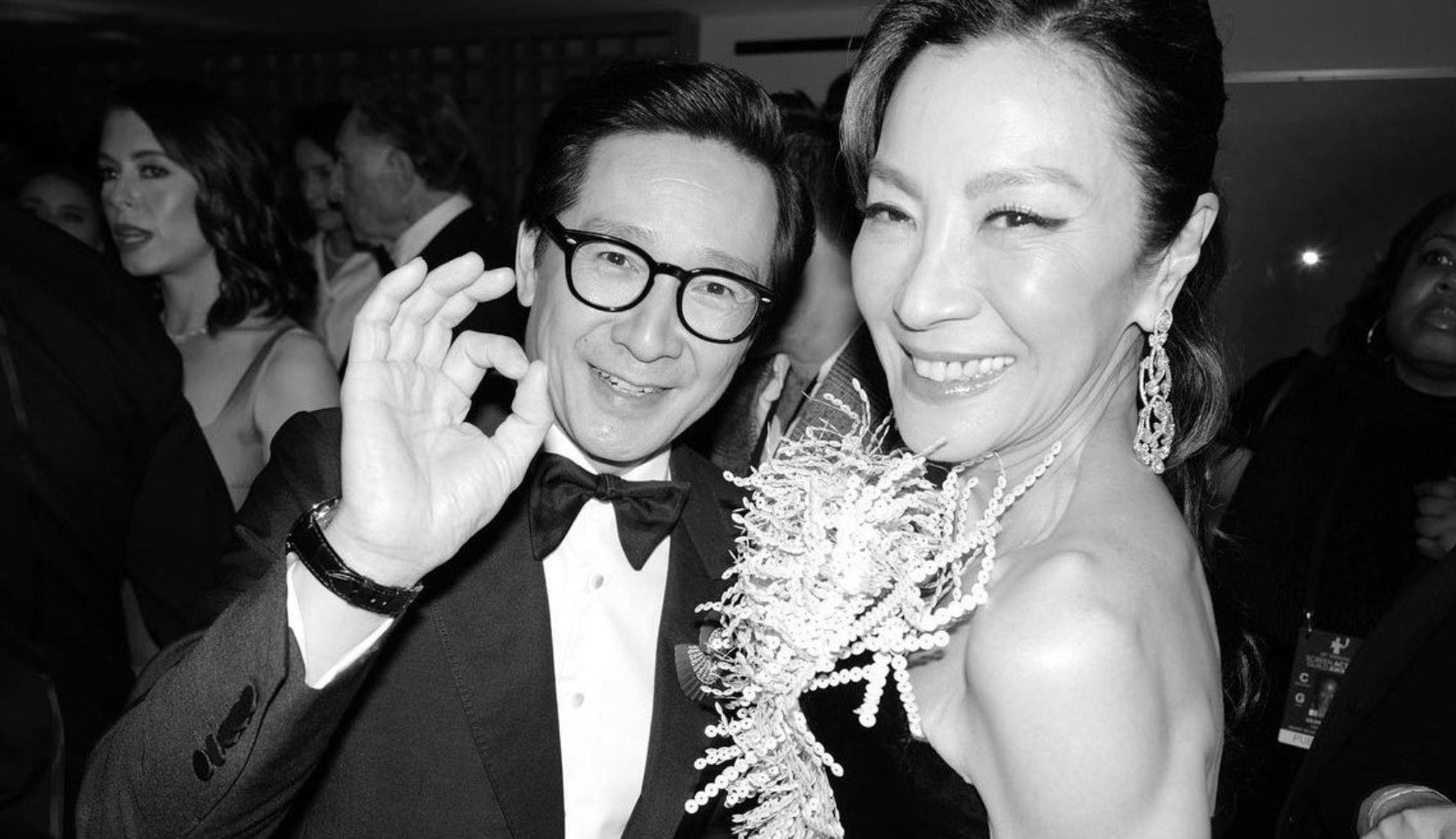 杨紫琼Michelle Yeoh获美国演员工会奖首位华人影后